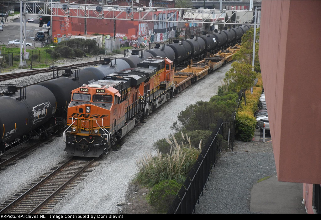 BNSF 8256
